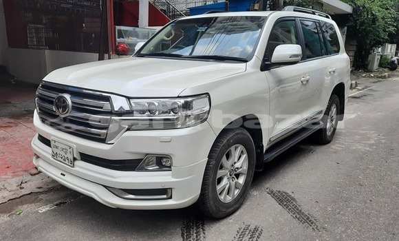 Buy Used 2016 Toyota Land Cruiser Prado ZX V8 in Dhaka, Dhaka ...